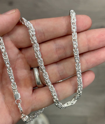 Chains – The Crown Collection